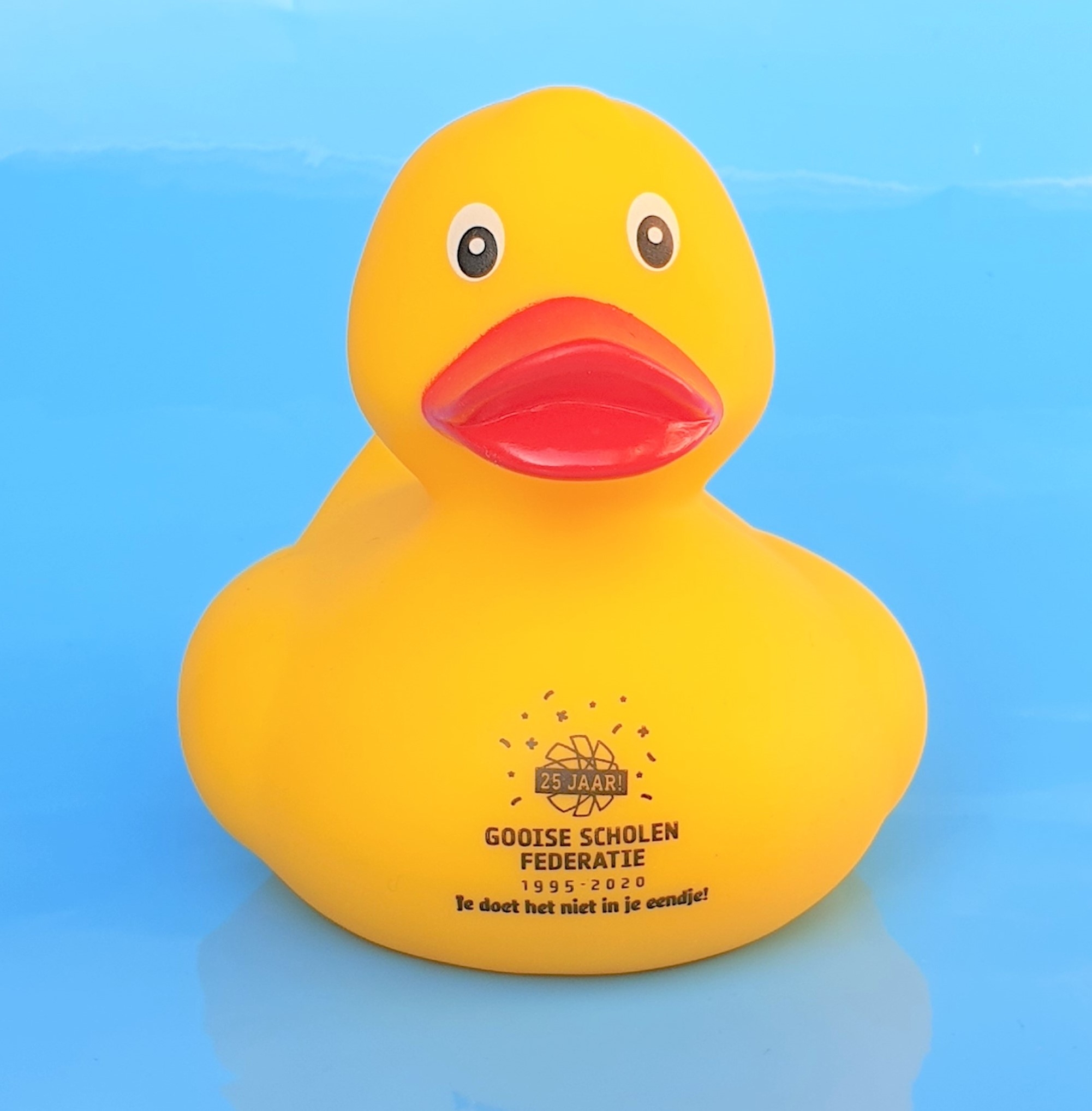 Badeend geel met rode snavel 8 cm B